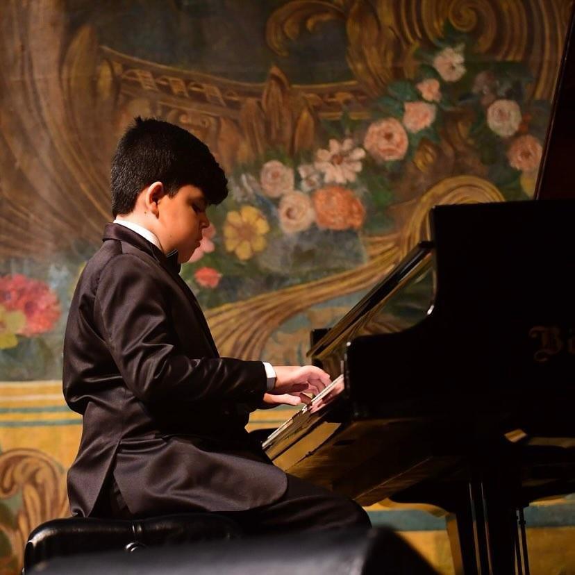 Recital de pianista prodígio no Arte Doce Hall - Uruá-Tapera